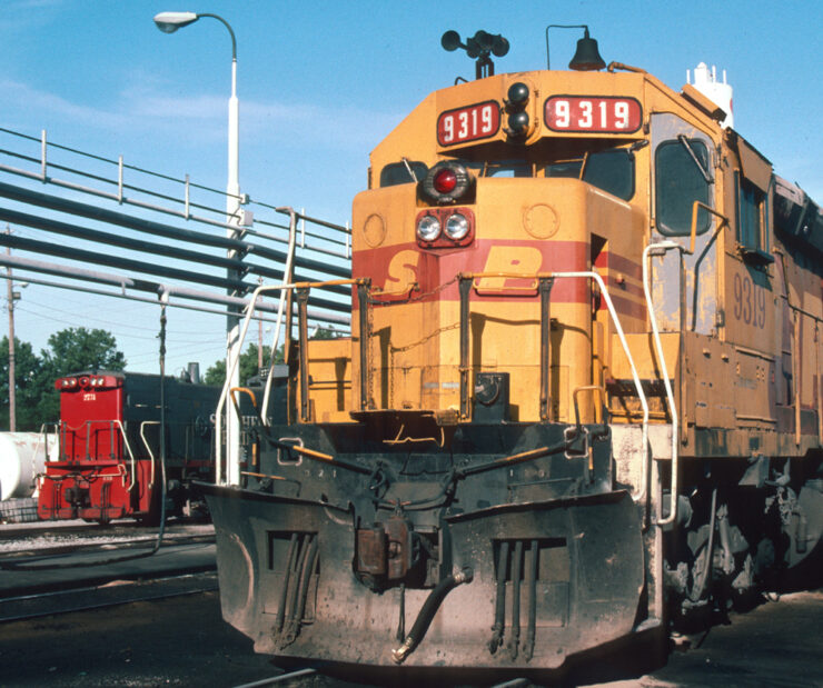 Sorting out locomotive headlights and class lights - Trains