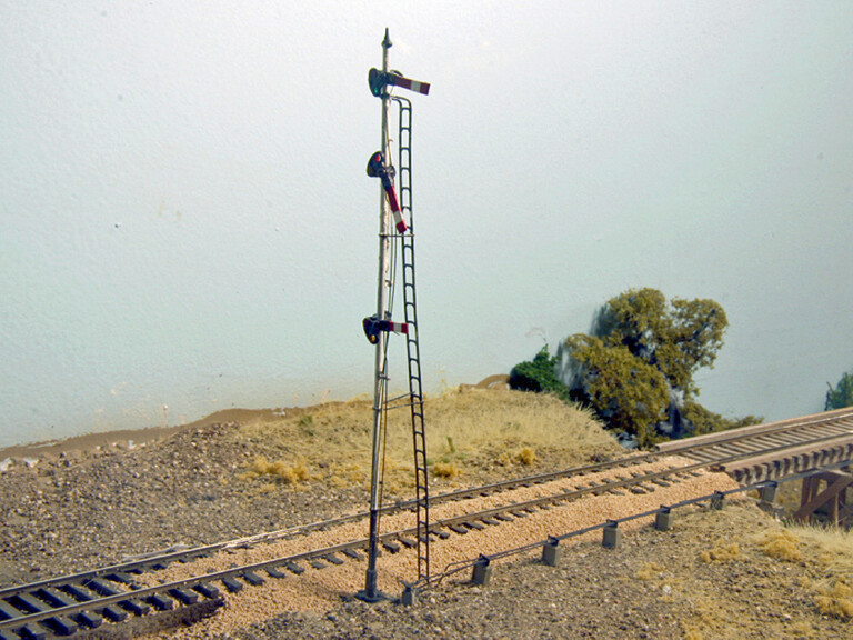 How to model railroad signals - Trains