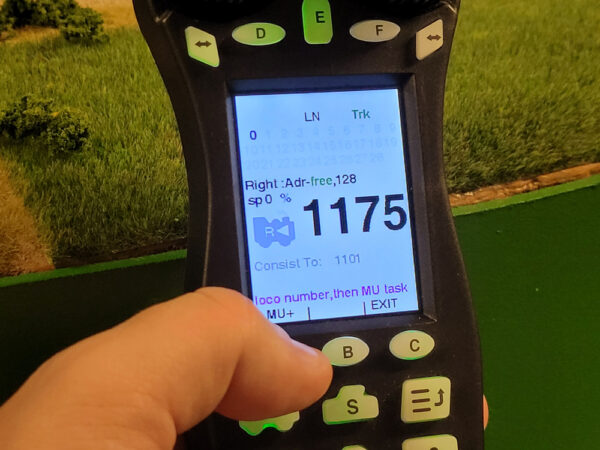 Create a multiple-unit consist using Digitrax - Trains