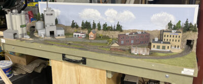 Built by Others: Neil Maldeis’s N Scale Whiskey Barrel & Grimy Gotham ...