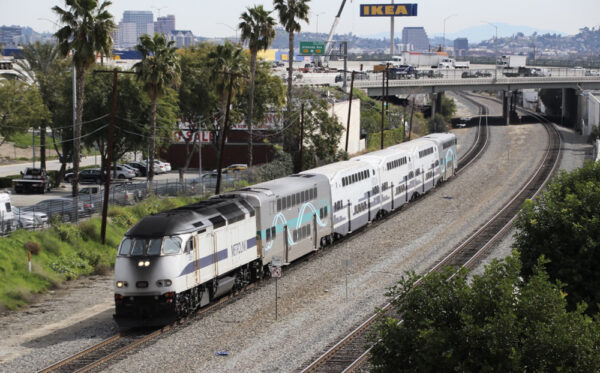 Metrolink board approves union agreement - Trains