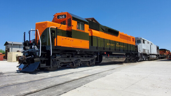 Repainting of Great Northern SDP40 completed - Trains