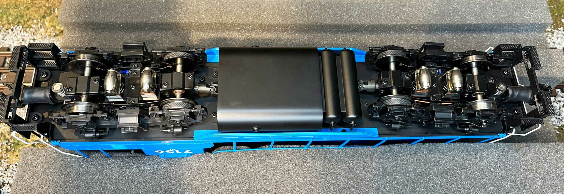 Checking out the 3rd Rail GP9 locomotive - Trains