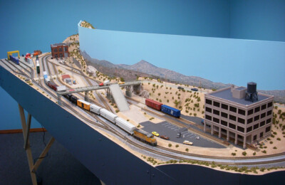 Should you use flextrack or sectional track? - Trains