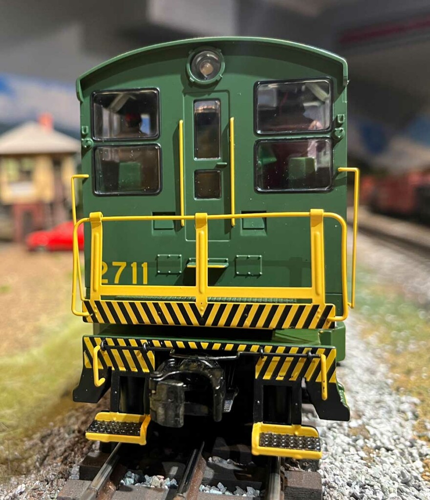 The MTH Baldwin VO1000 is a sturdy O gauge switcher - Trains