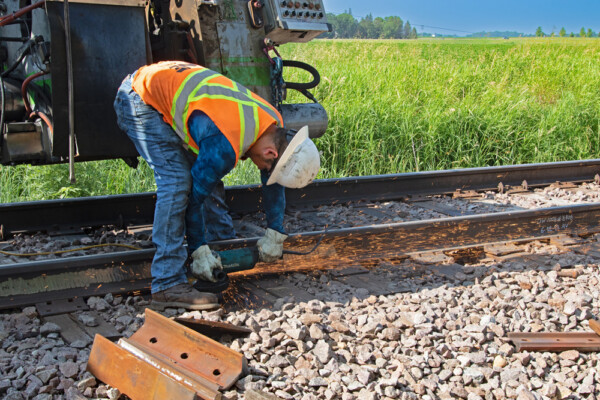 Twin Cities & Western project continues work to remove rail joints - Trains