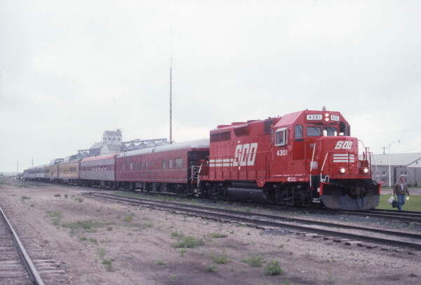 8 examples of freight locomotives in passenger service - Trains