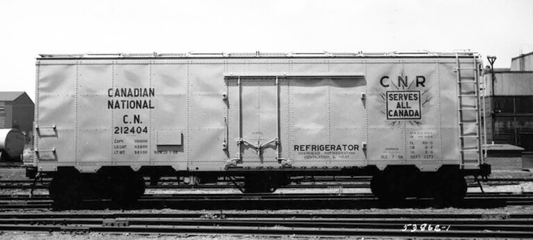 The mystery of the overhead bunker reefer car - Trains