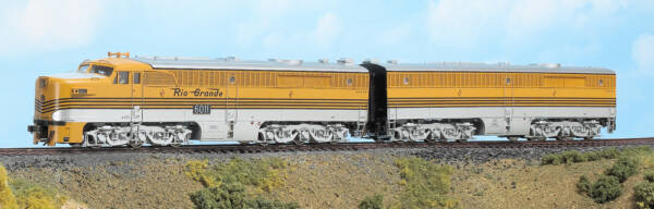 HO scale locomotives with smoke units - Trains