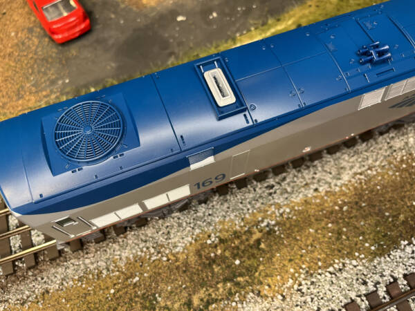 Lionel Amtrak P42 locomotive with Amfleet passenger cars - Trains