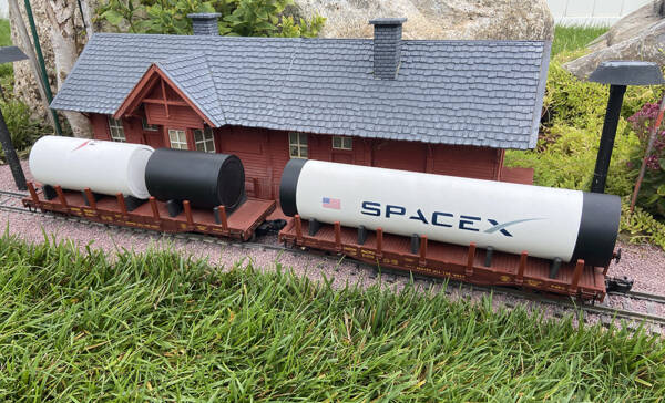 Build rocket component loads for your flatcars - Trains