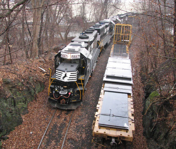 How big are structural steel loads? - Trains