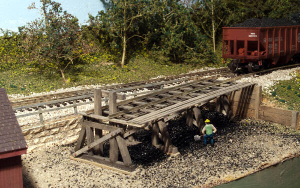 What are some compact industries that receive coal? - Trains