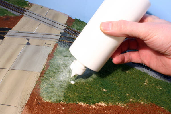 Ground foam for model railroad layouts - Trains