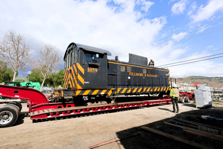 Transporting trains: Locomotives and rolling stock moving via the ...