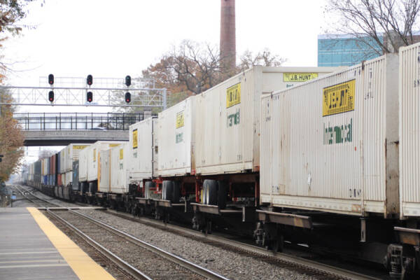 J.B. Hunt and BNSF tout new faster, more reliable premium domestic intermodal service - Trains