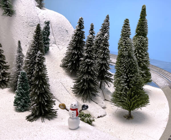 Quick-and-easy snow covered trees - Trains