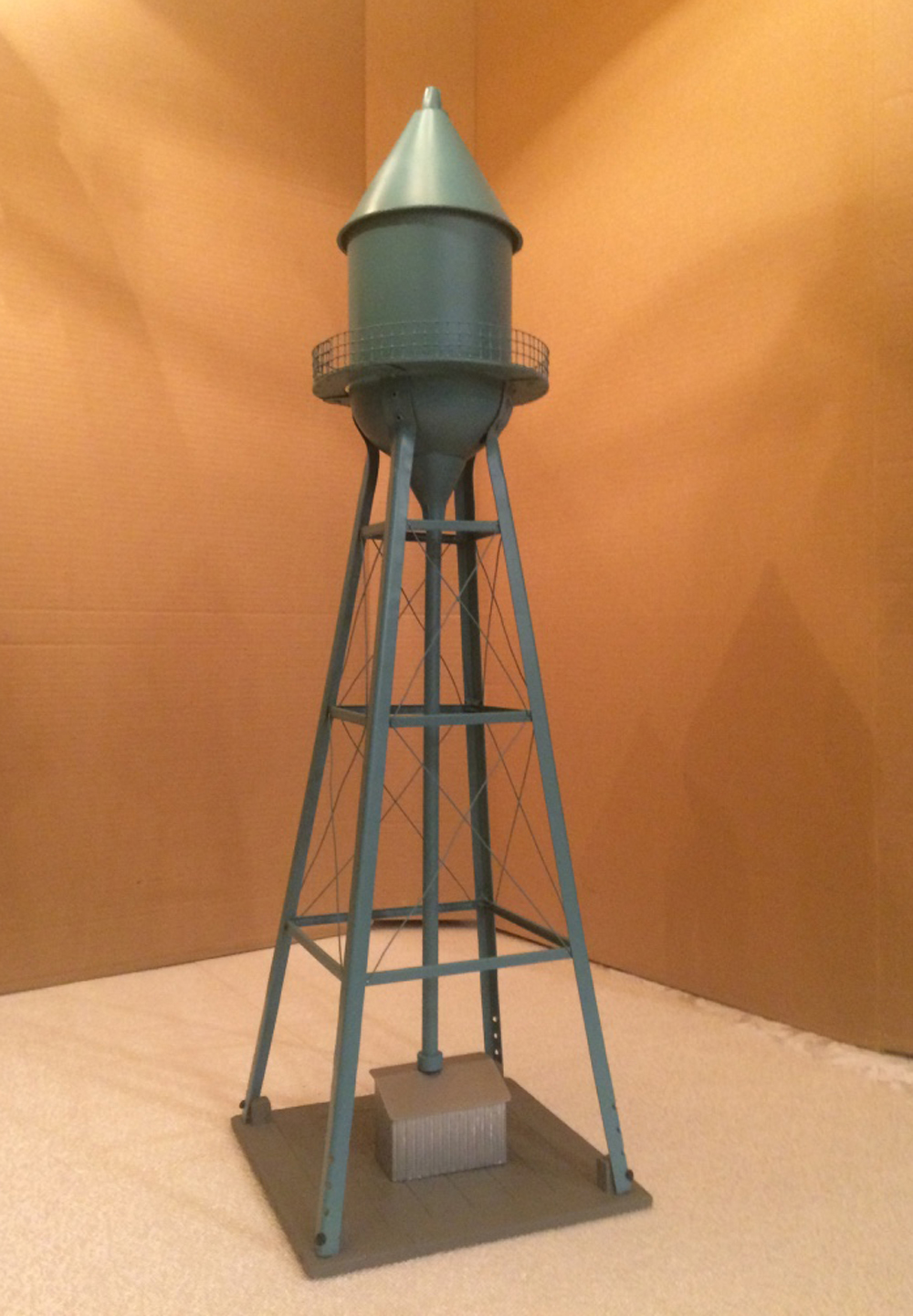 Build a vintage water tower - Trains
