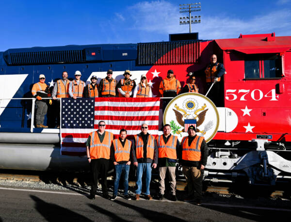 BNSF Railway and J.B. Hunt assist in Wreaths Across America - Trains
