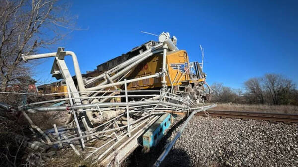 One crew member hurt as UP train derails after grade crossing collision - Trains