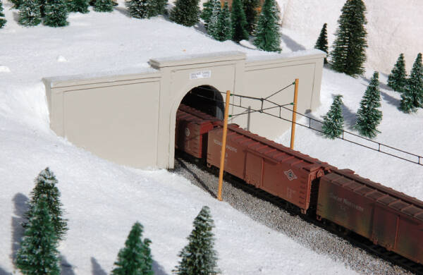 How to model snow on a model railroad layout - Trains