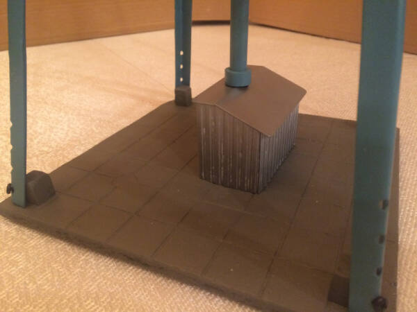 Build a vintage water tower - Trains