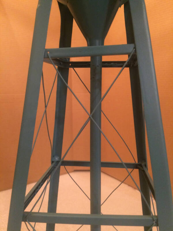 Build a vintage water tower - Trains