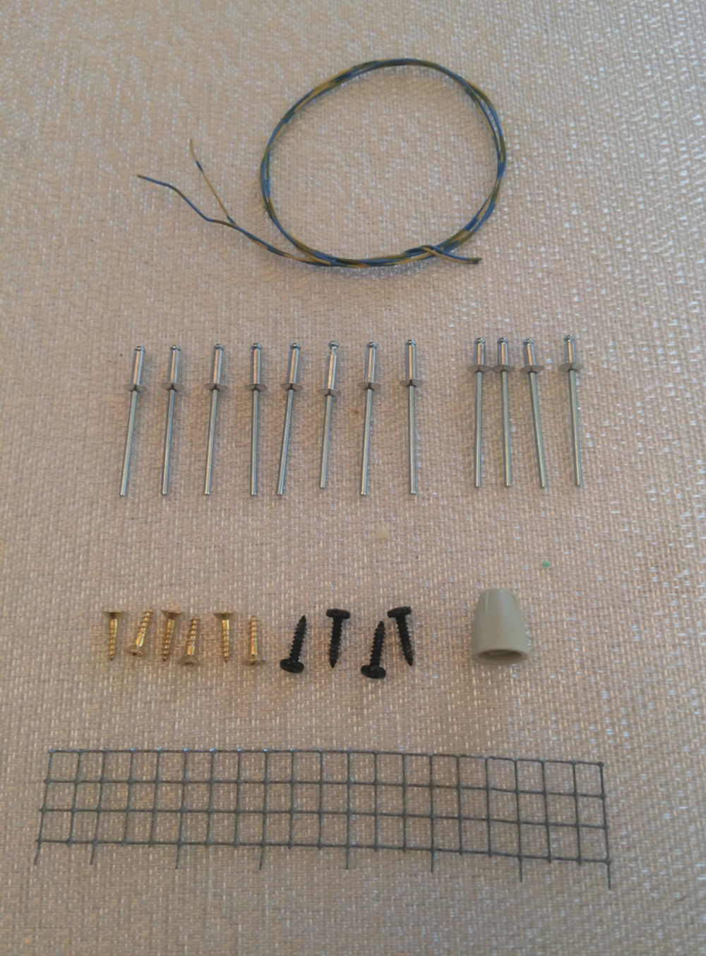 Build a vintage water tower - Trains