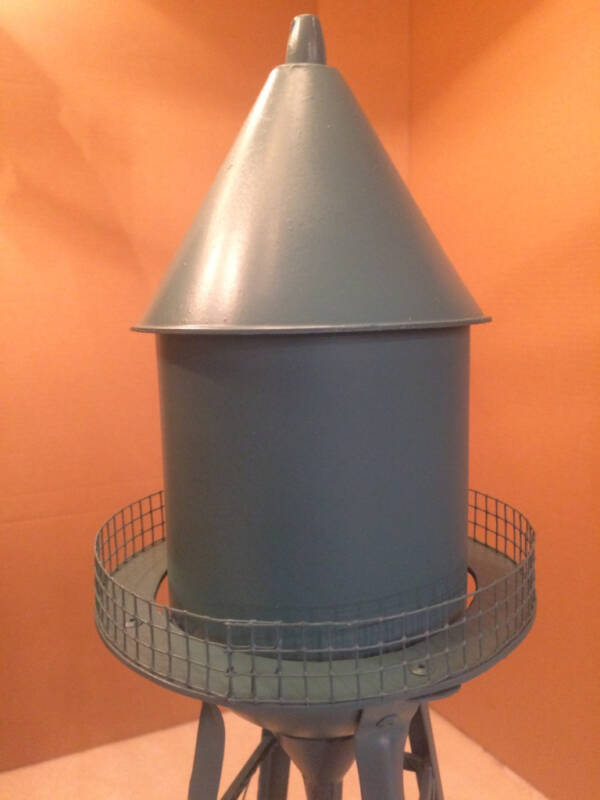 Build a vintage water tower - Trains