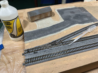 T-TRAK Project Part 7: Gravel, ground foam, and static grass - Trains