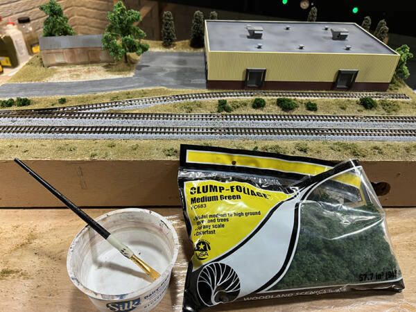 T-TRAK Project Part 7: Gravel, ground foam, and static grass - Trains