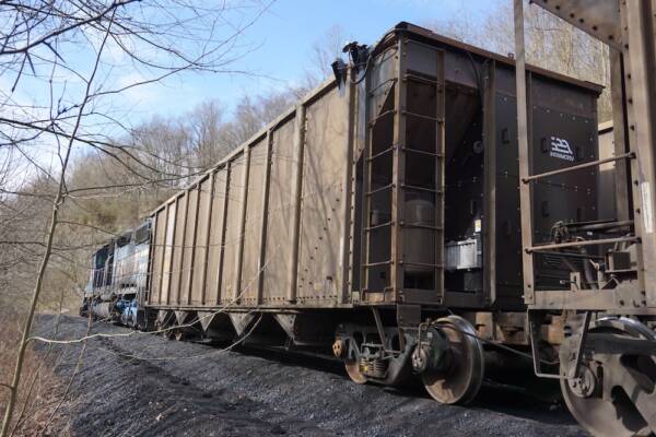 Intramotev battery-electric hopper debuts on isolated Pennsylvania coal mine railroad - Trains