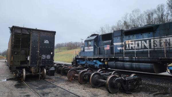 Intramotev battery-electric hopper debuts on isolated Pennsylvania coal ...