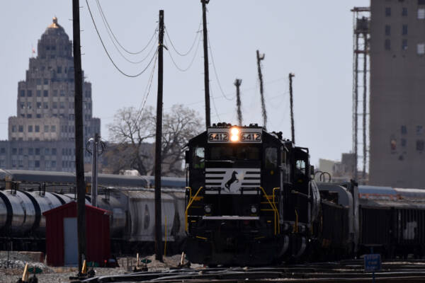 News Photos: Eclipse in Illinois - Trains