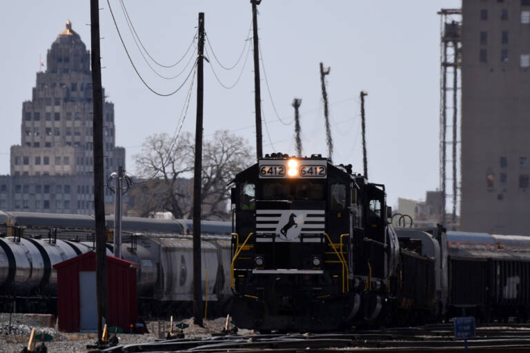 News Photos: Eclipse in Illinois - Trains