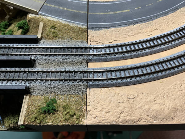 T-TRAK Project Part 8: Ballast, backdrops, and a riverbed - Trains