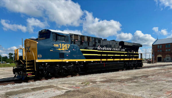 CSX CEO Joe Hinrichs unveils Seaboard Coast Line heritage locomotive - Trains