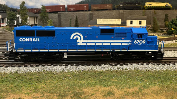 Lionel Legacy SD50 - Trains