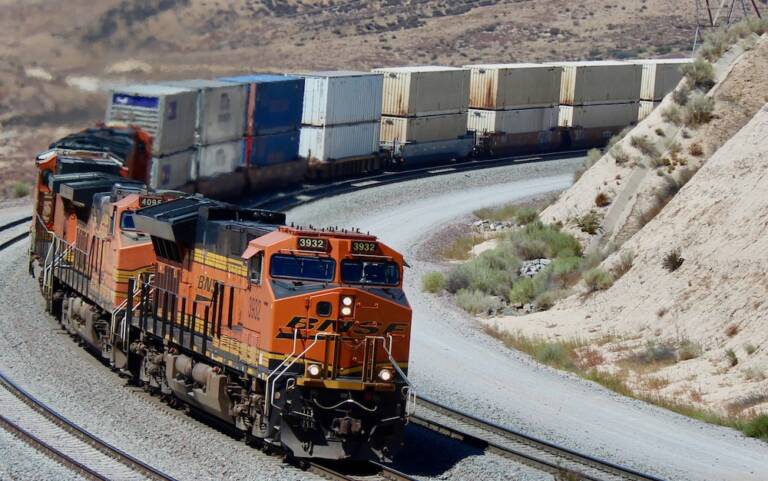 BNSF launches expedited intermodal service linking Los Angeles with Houston - Trains
