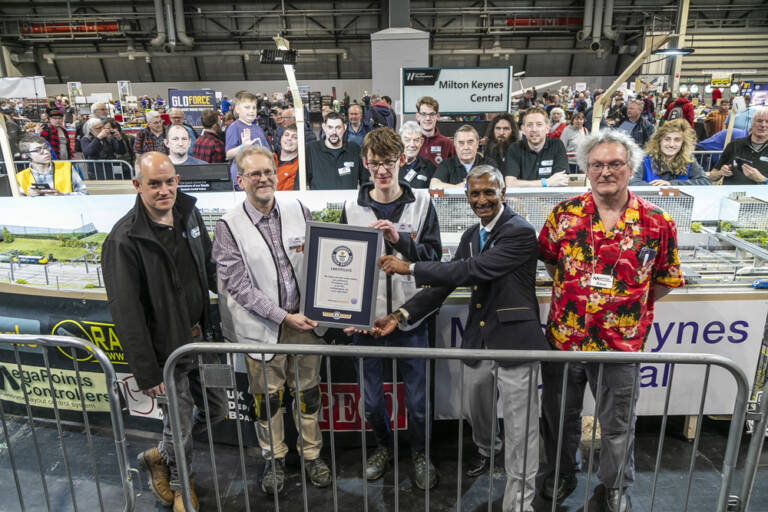 Railnuts, Pete Waterman set world record with Making Tracks 4 layout ...