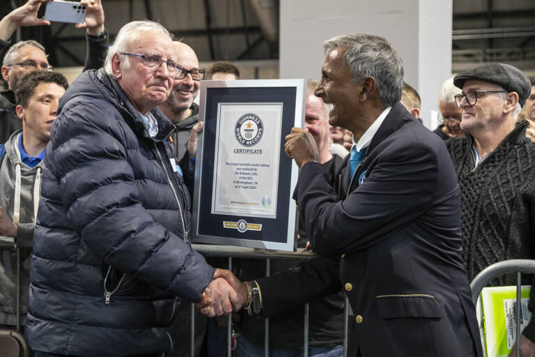 Railnuts, Pete Waterman set world record with Making Tracks 4 layout ...