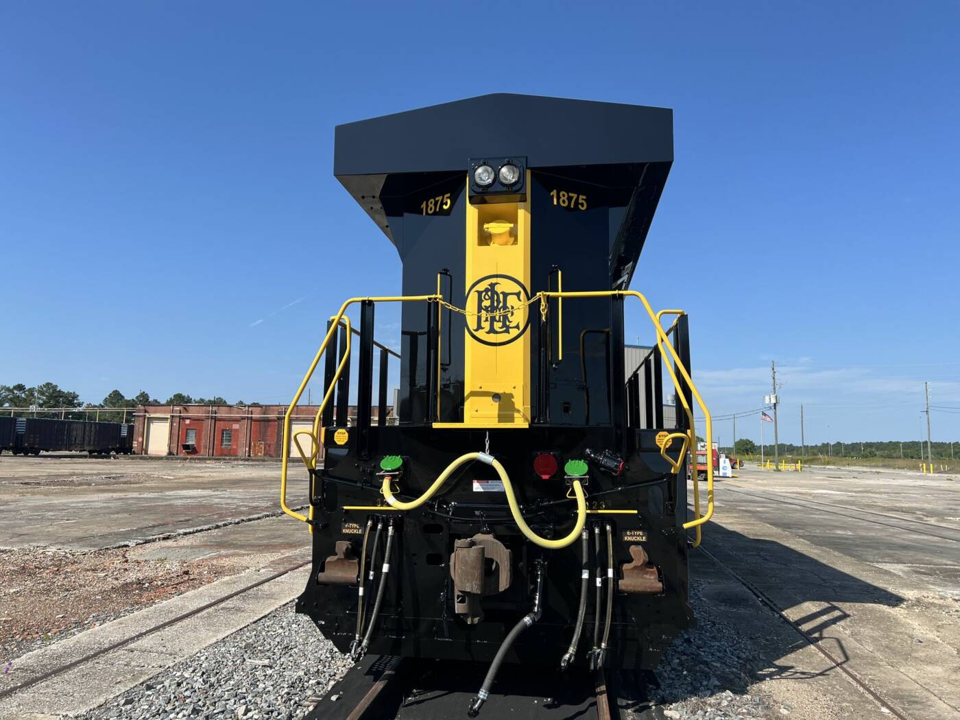 Pittsburgh & Lake Erie heritage locomotive emerges from CSX’s Waycross paint shop - Trains