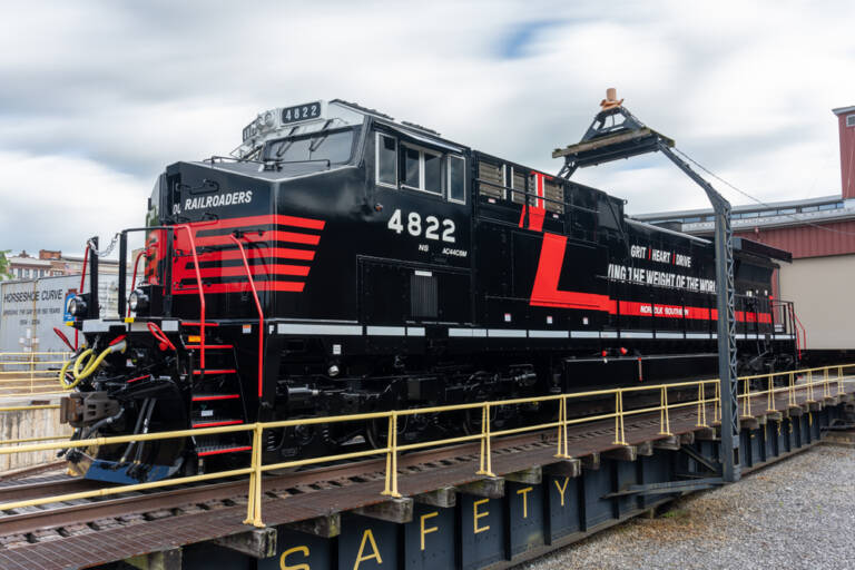 Newest Norfolk Southern paint scheme salutes its railroaders - Trains