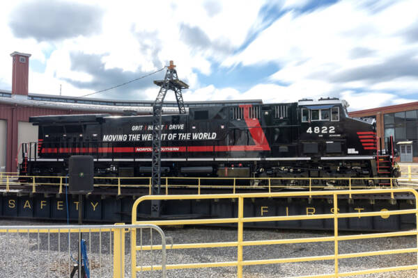 Newest Norfolk Southern paint scheme salutes its railroaders - Trains