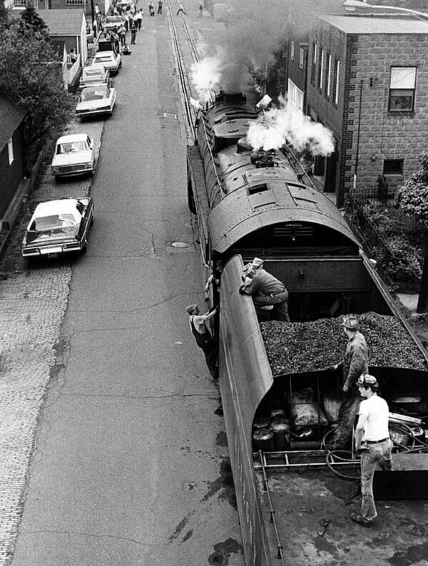 Rare images of Reading 2102 on the P&LE - Trains