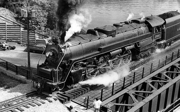 Rare images of Reading 2102 on the P&LE - Trains