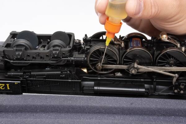 Lubricating modern O scale steam locomotives - Trains