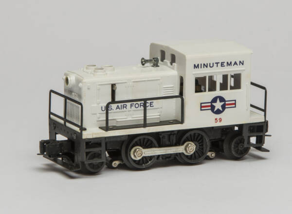 Lionel postwar military switch engines - Trains