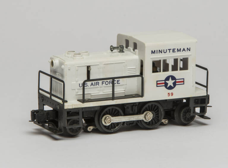 Lionel postwar military switch engines - Trains