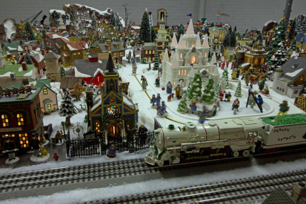 The Louise Express Christmas layout - Trains